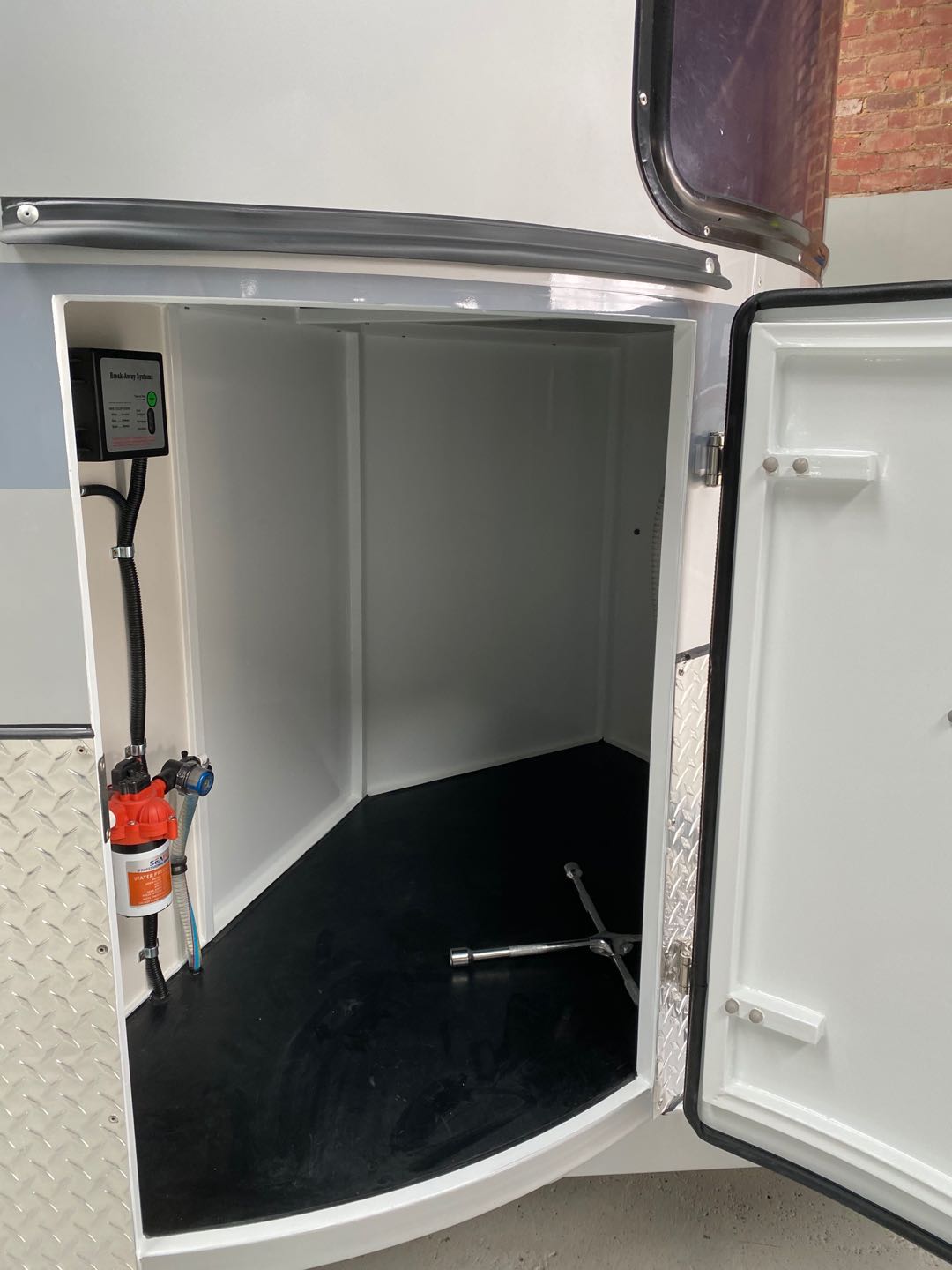 2 Horse Angle Load – Trail Trekker Floats