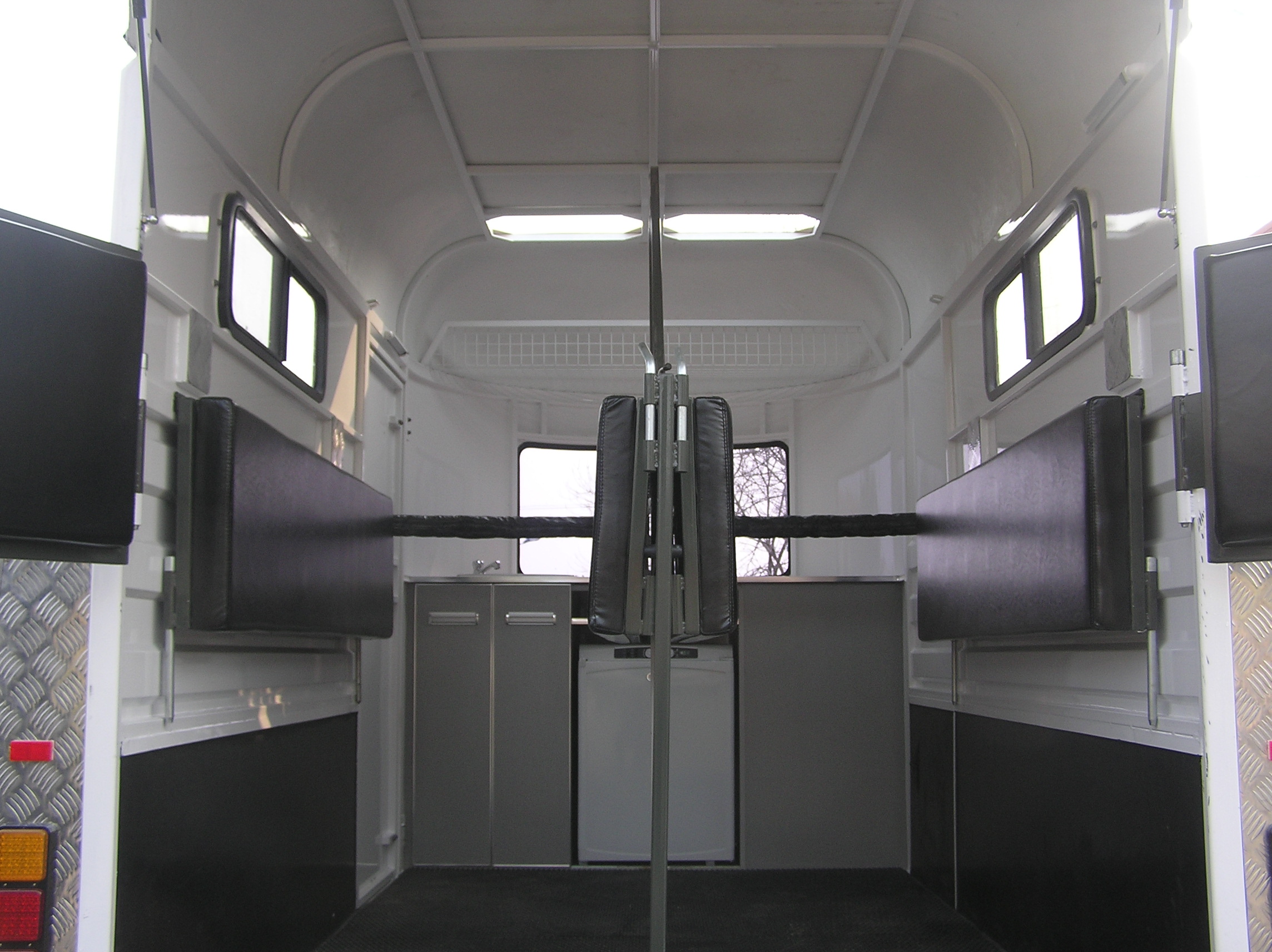 2 Horse Straight Load – Trail Trekker Floats