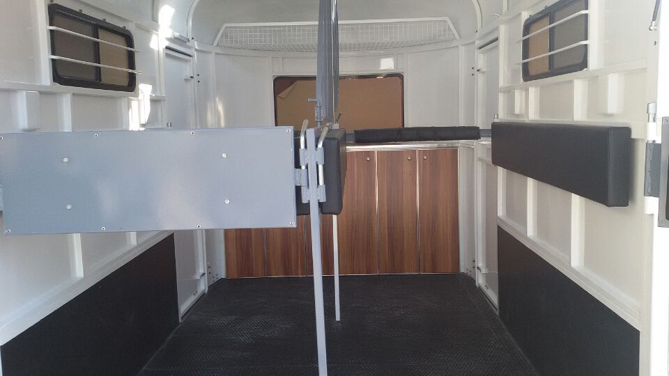 2 Horse Straight Load – Trail Trekker Floats